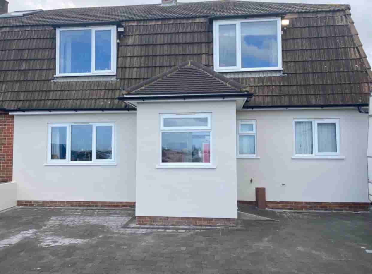 Choosing Your Roof: Flat Roof vs. Pitched Roof - Deciding What's Best ...